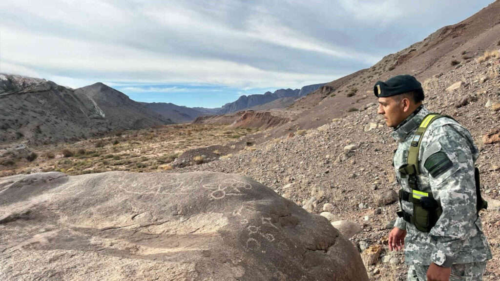 San Juan: Hallan formaciones pétreas con grabados rupestres ...